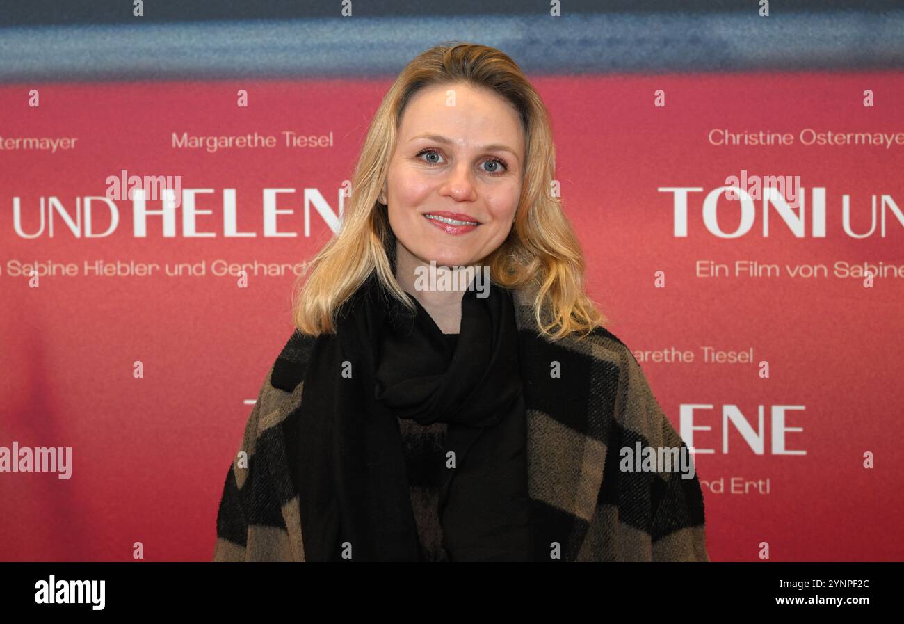 Munich, Germany. 26th Nov, 2024. Actress Teresa Rizos stands on the red ...