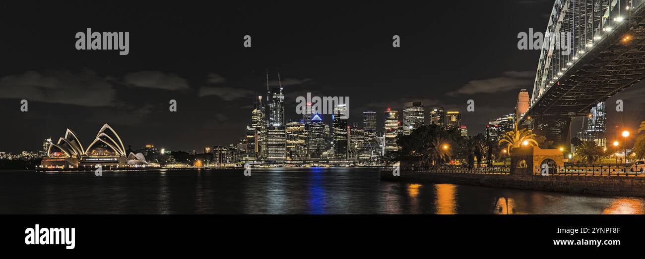 Sydney Opera House at night from Milsons Point and with skyline in the ...