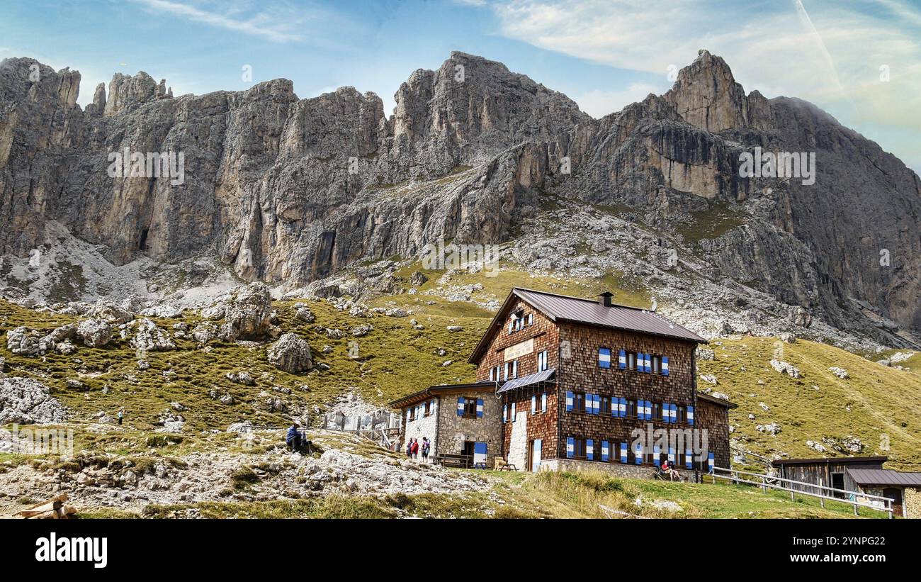 Rifugio Roda di Vael (Croda Rossa hut) in the Dolomites Stock Photo - Alamy