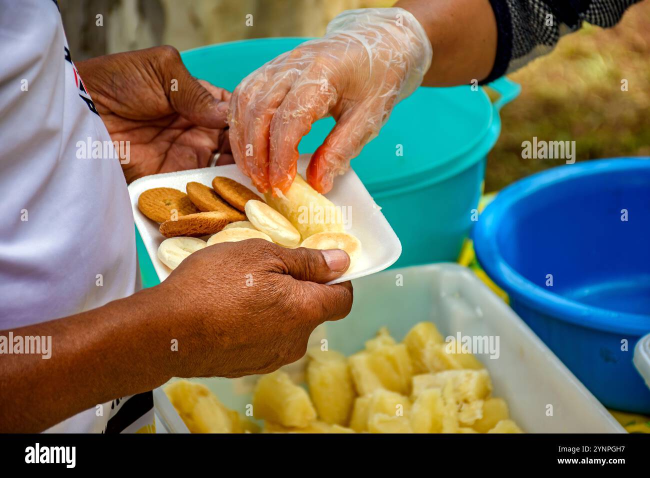 Community food service hi-res stock photography and images - Alamy