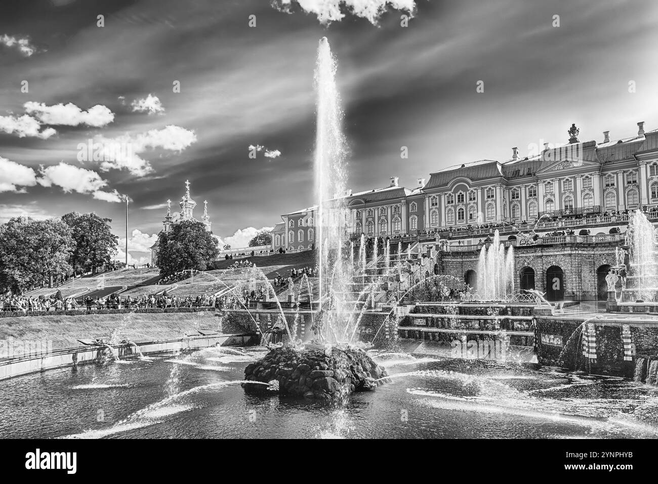Peterhof palace gardens russia Black and White Stock Photos & Images ...