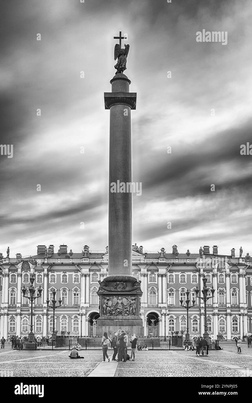 ST. PETERSBURG, RUSSIA - AUGUST 28: Alexander Column and the facade of ...