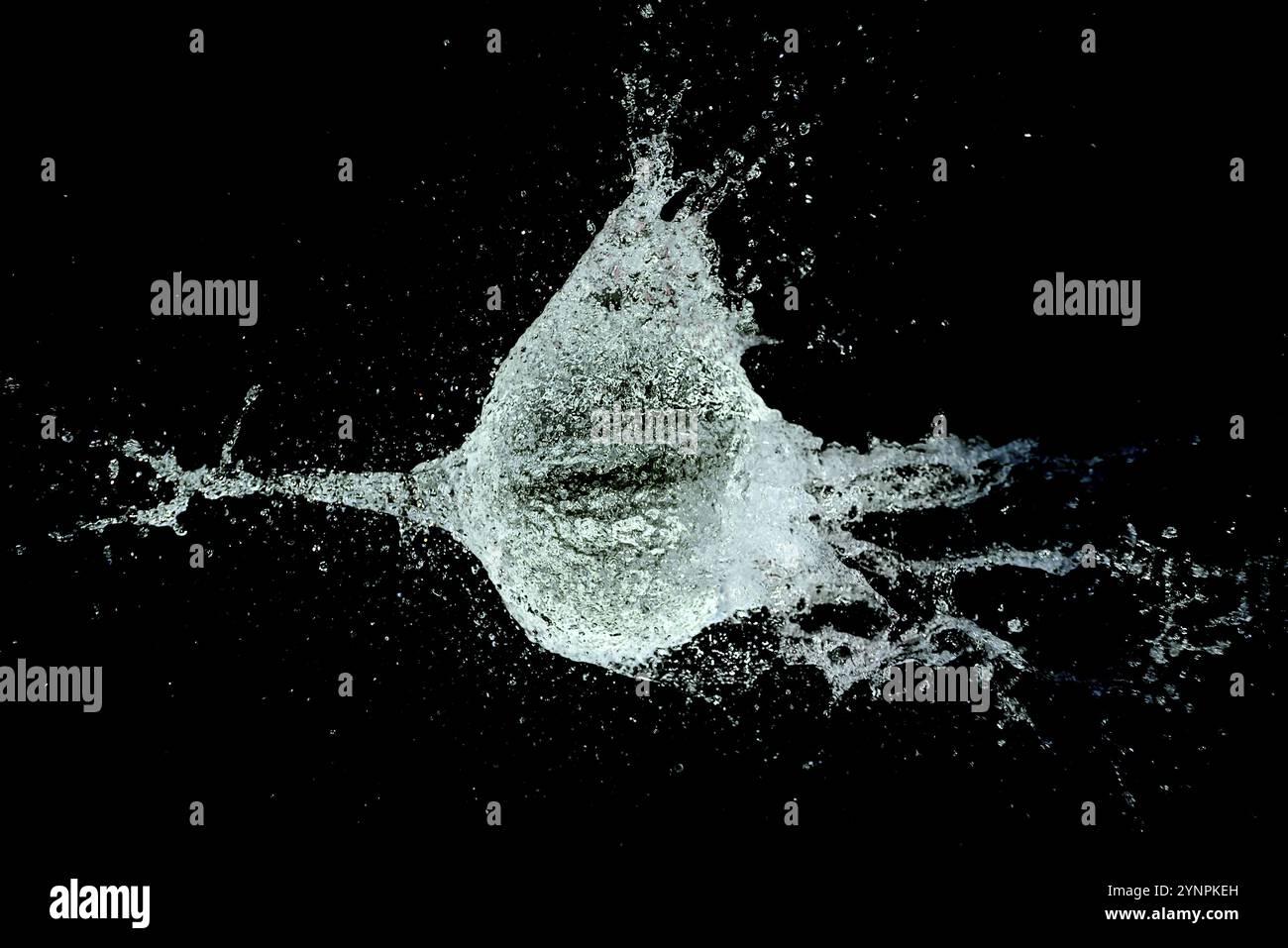 Water balloons splash hi-res stock photography and images - Alamy