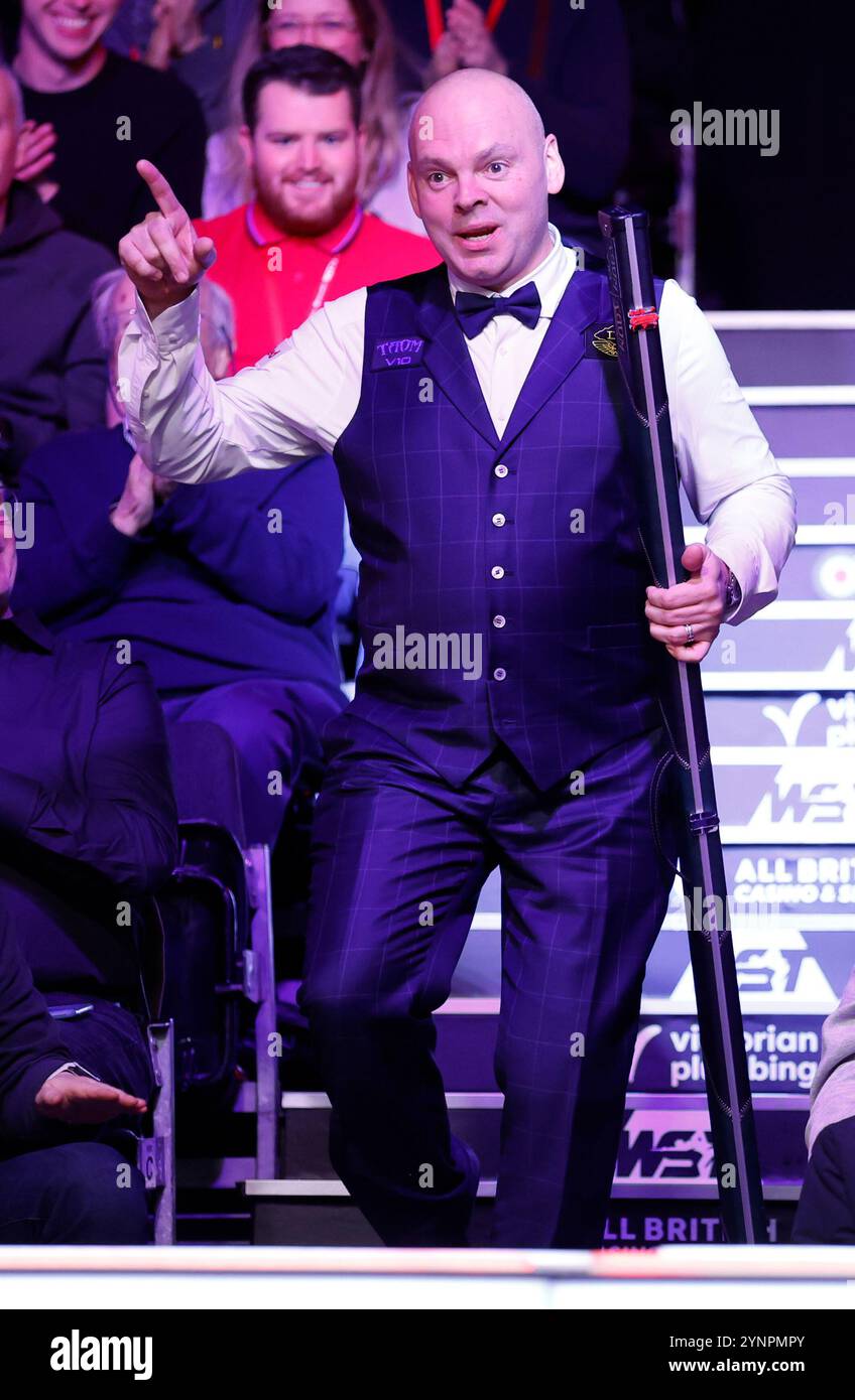 Stuart Bingham enters the arena for his game against Mark Williams on ...