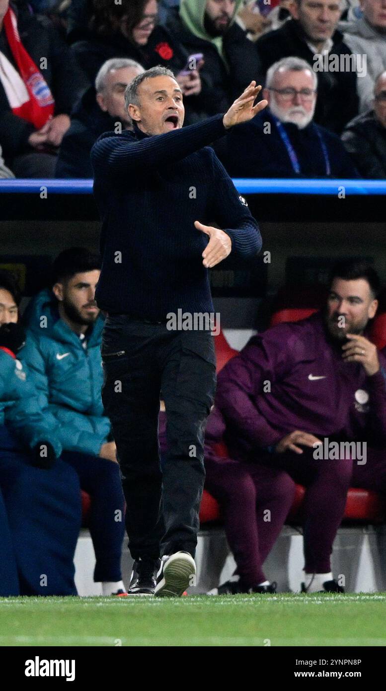 Trainer Coach Luis Enrique FC Paris Saint-Germain PSG am Spielfeldrand ...
