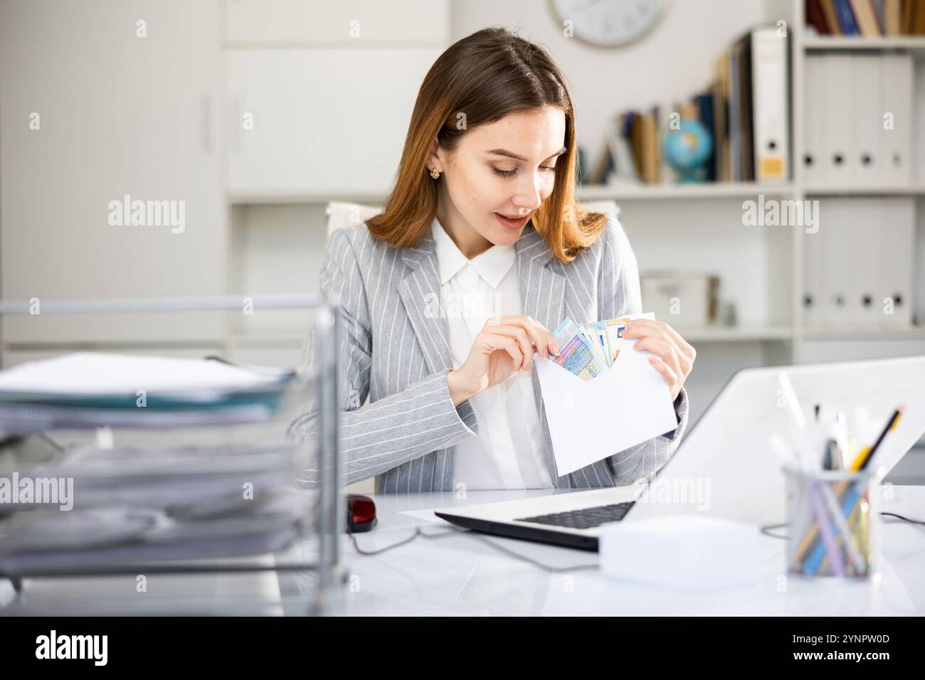Wage packet hi-res stock photography and images - Alamy