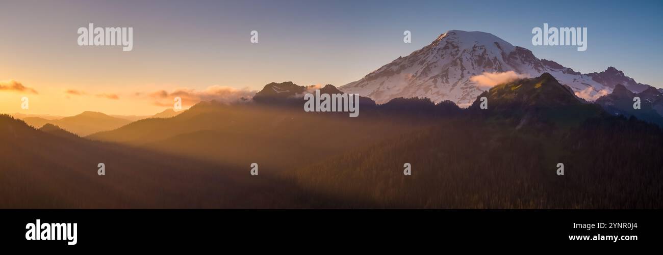 Panorama mount rainier hi-res stock photography and images - Alamy