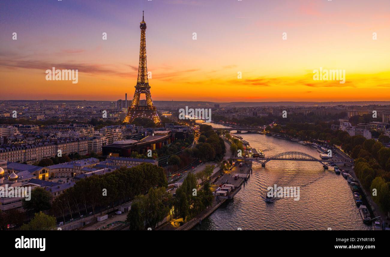 Tower famous tourism paris hi-res stock photography and images - Alamy