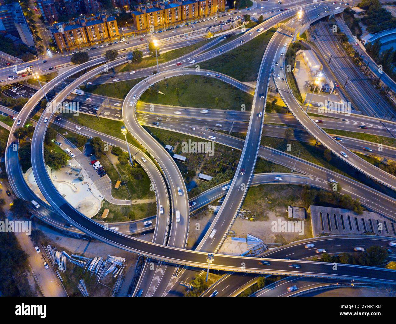 Elevated highway expressway driving cars hi-res stock photography and ...