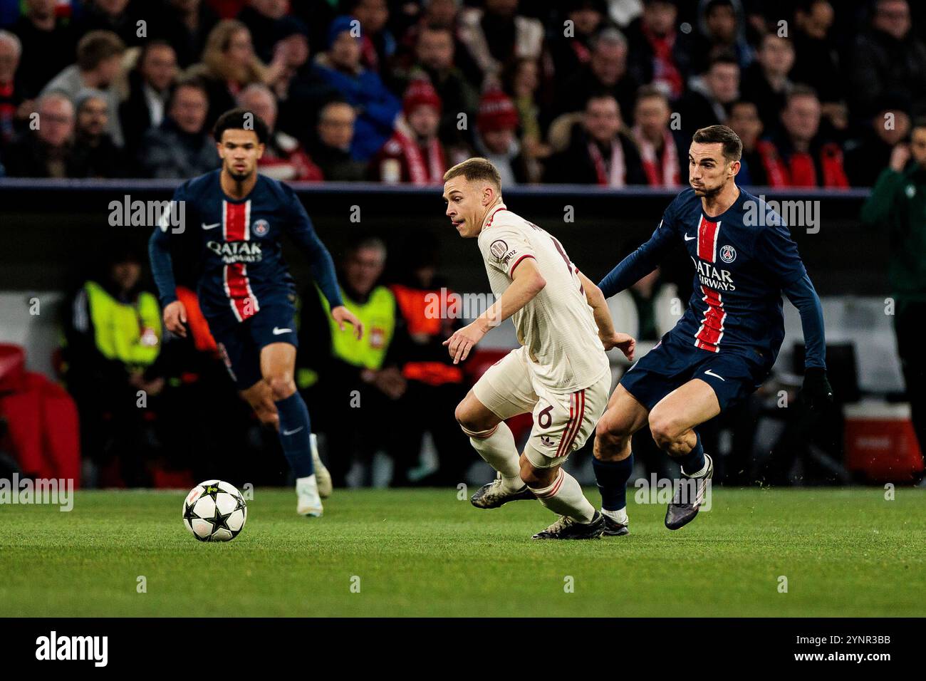 Zweikampf Joshua Kimmich (FC Bayern M?nchen, 6), Fabian Ruiz (FC Paris Saint-Germain, 8) UEFA ...