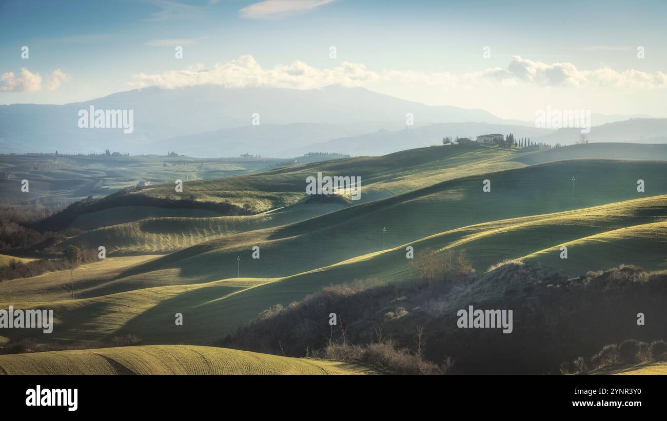 Landscape in Tuscany with farmhouse and rolling hills on a winter ...