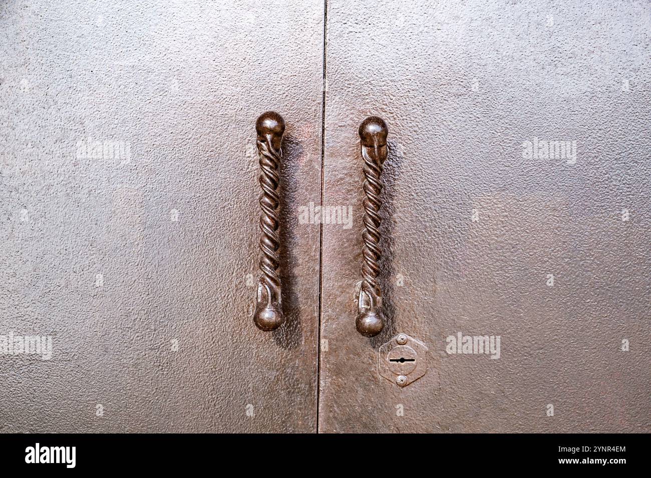 Painted metal gates hi-res stock photography and images - Alamy