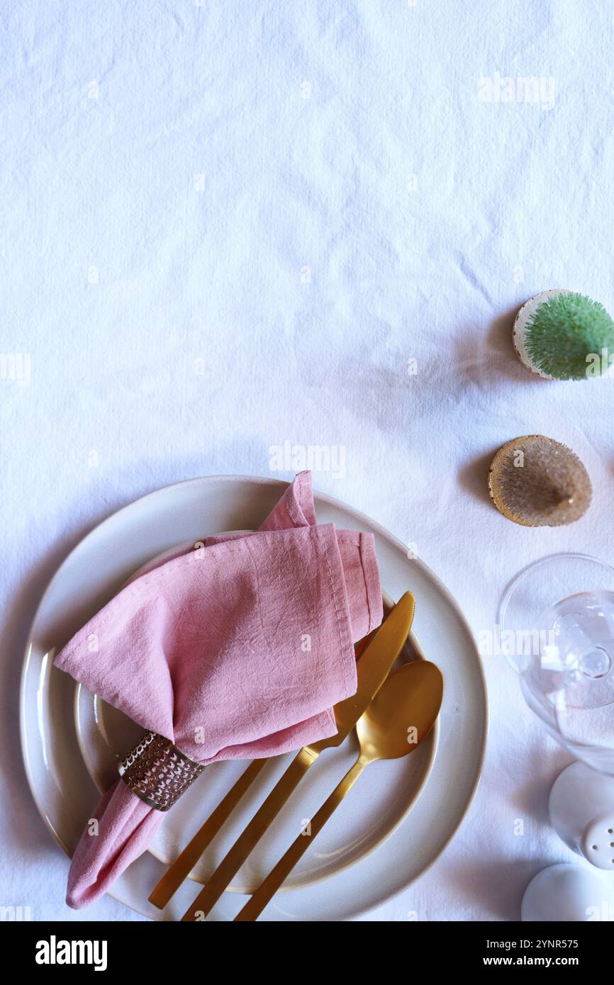 Christmas Dinner Table Setting in Modern Pink, White and Gold Theme ...