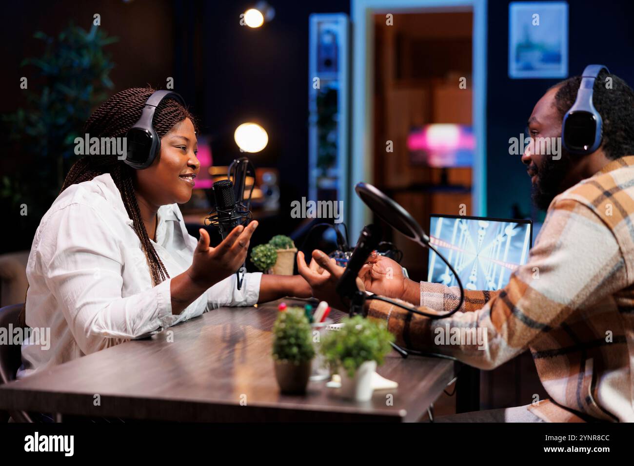 Female presenter talking male guest hi-res stock photography and images ...