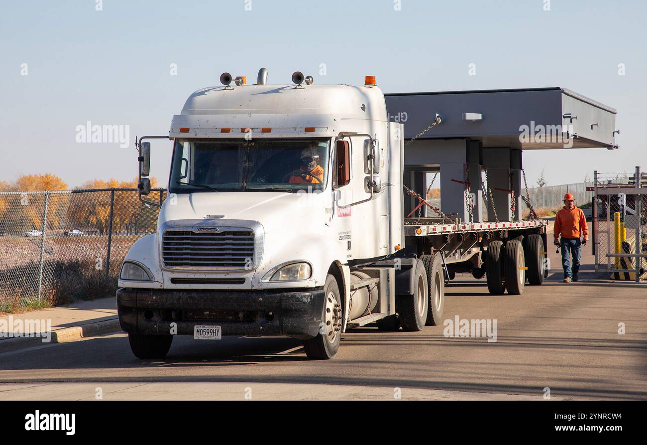 Contractors from Barnhart Crane and Rigging Co. transport a 38,000 ...