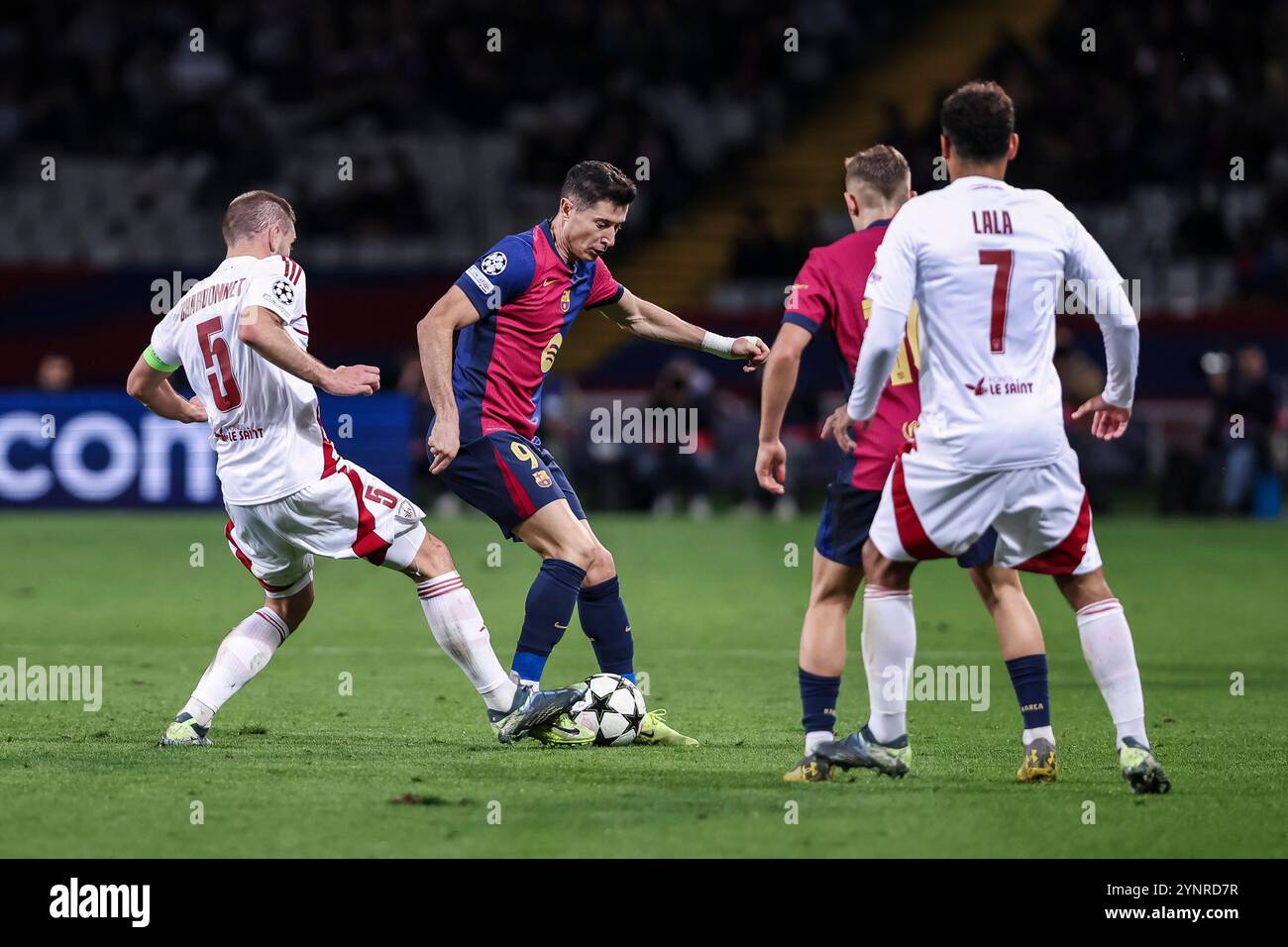 Robert Lewandowski of FC Barcelona and Brendan Chardonnet of Brest in ...