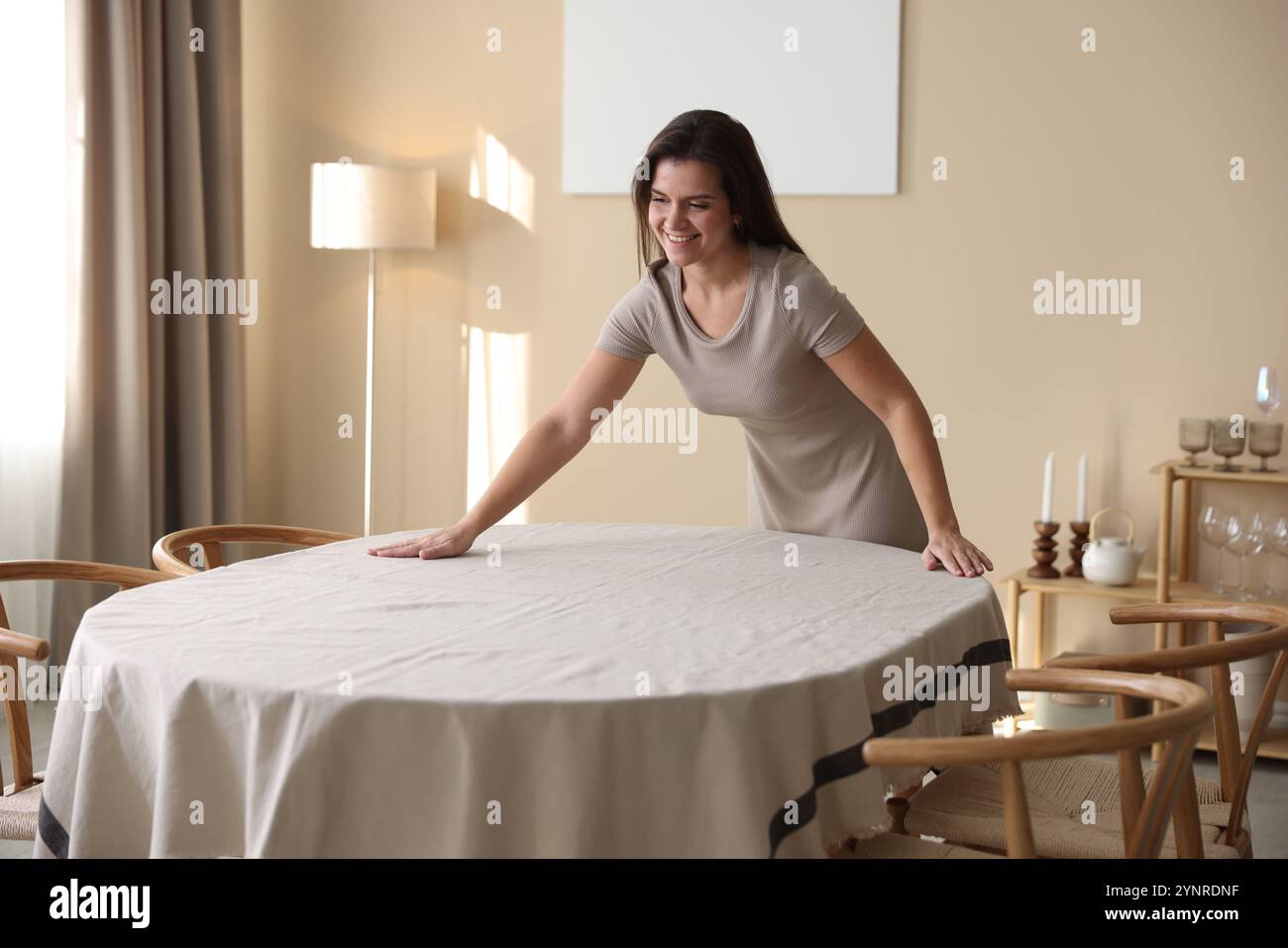 Laying the dining table hi-res stock photography and images - Alamy