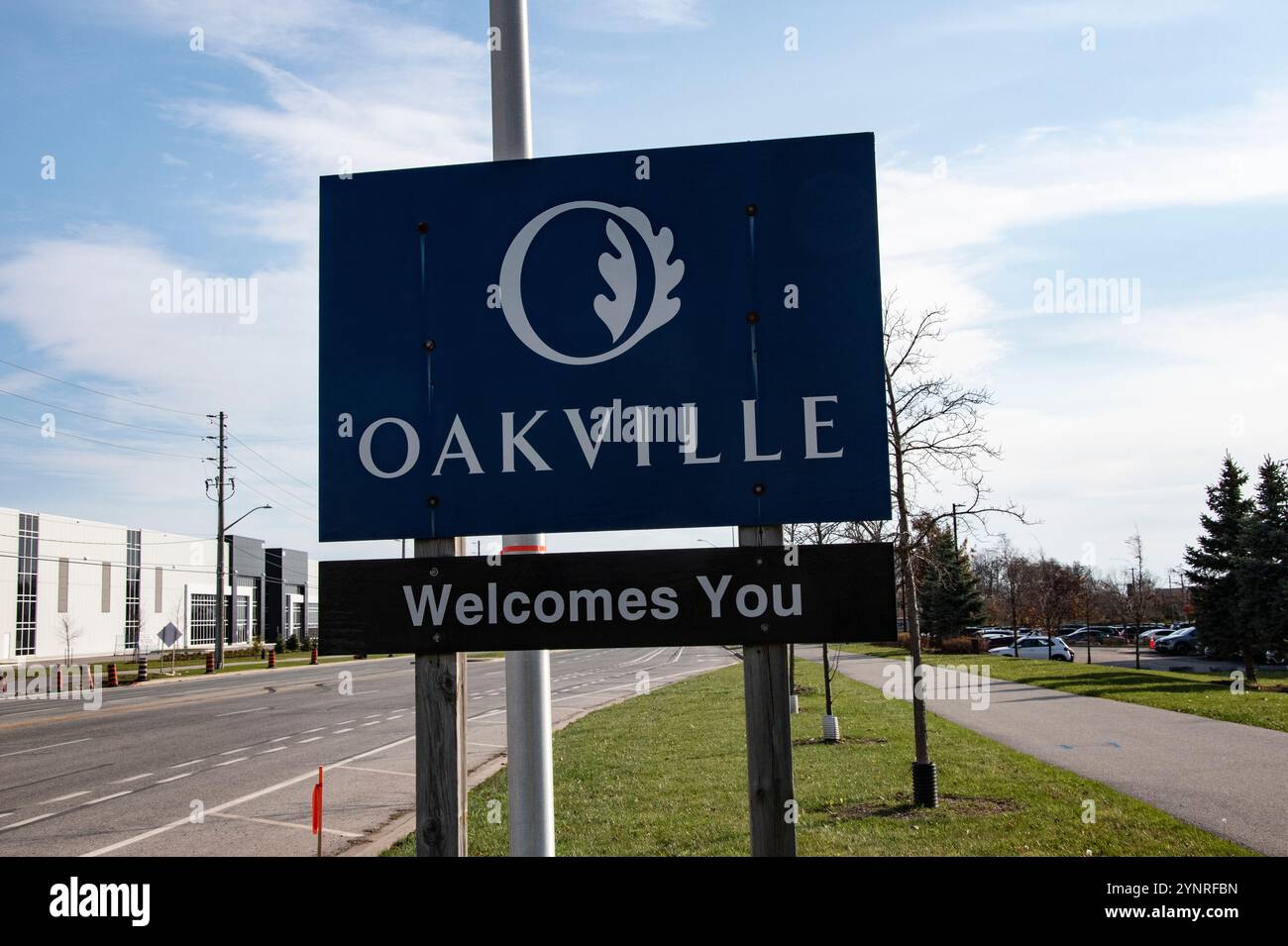 Welcome to Oakville sign on Lakeshore Road in Ontario, Canada Stock ...