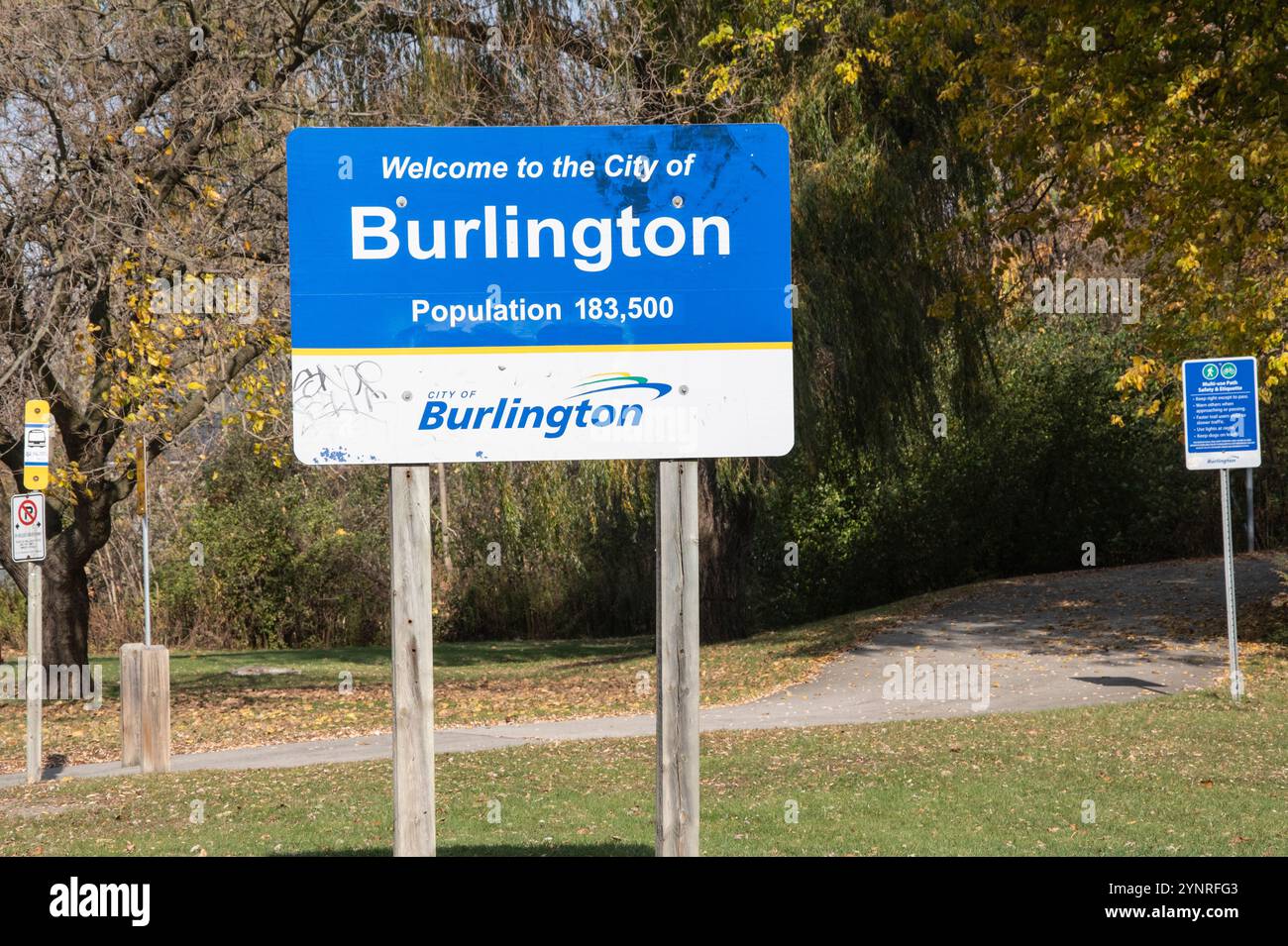 Welcome to the City of Burlington sign on Lakeshore Road in Ontario ...