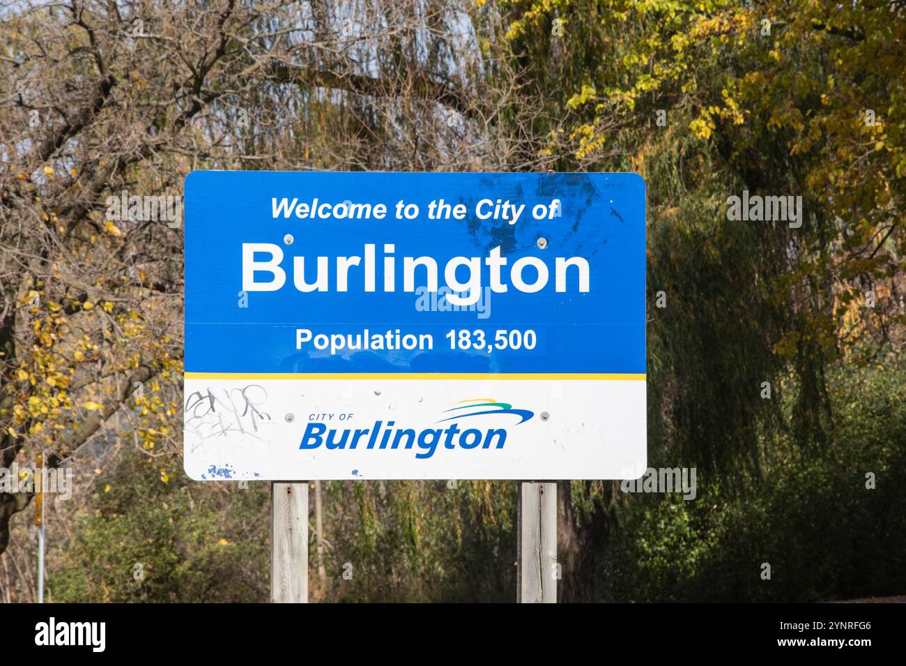 Welcome to the City of Burlington sign on Lakeshore Road in Ontario ...