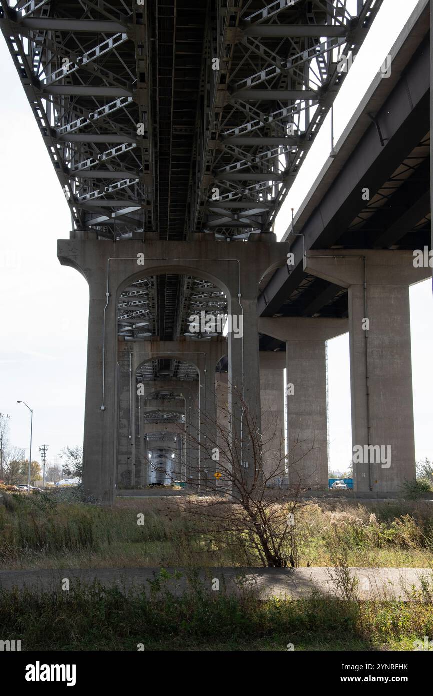 Burlington Bay James N. Allan Skyway bridge in Hamilton, Ontario ...