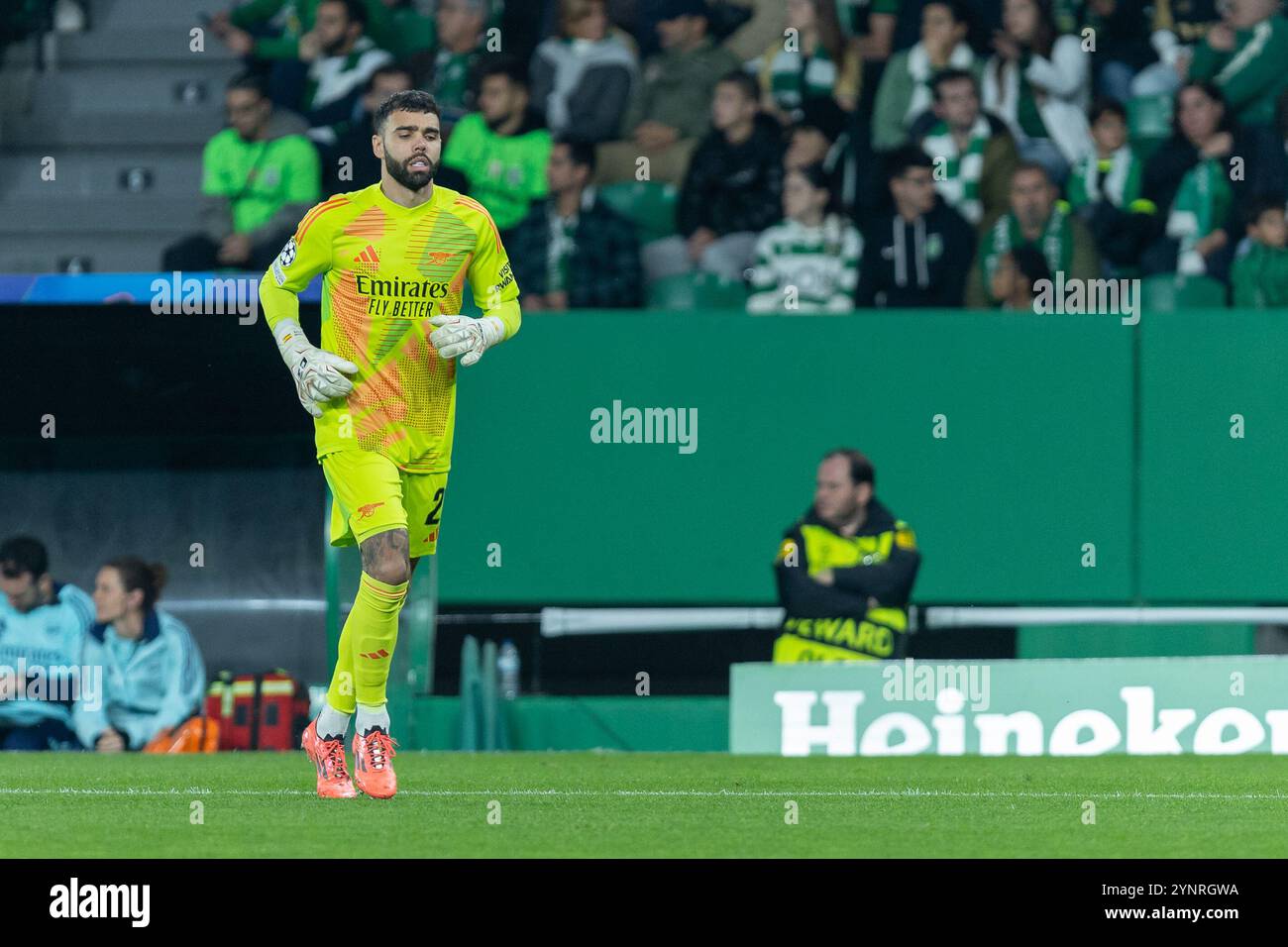 David raya arsenal goalkeeper hi-res stock photography and images - Alamy