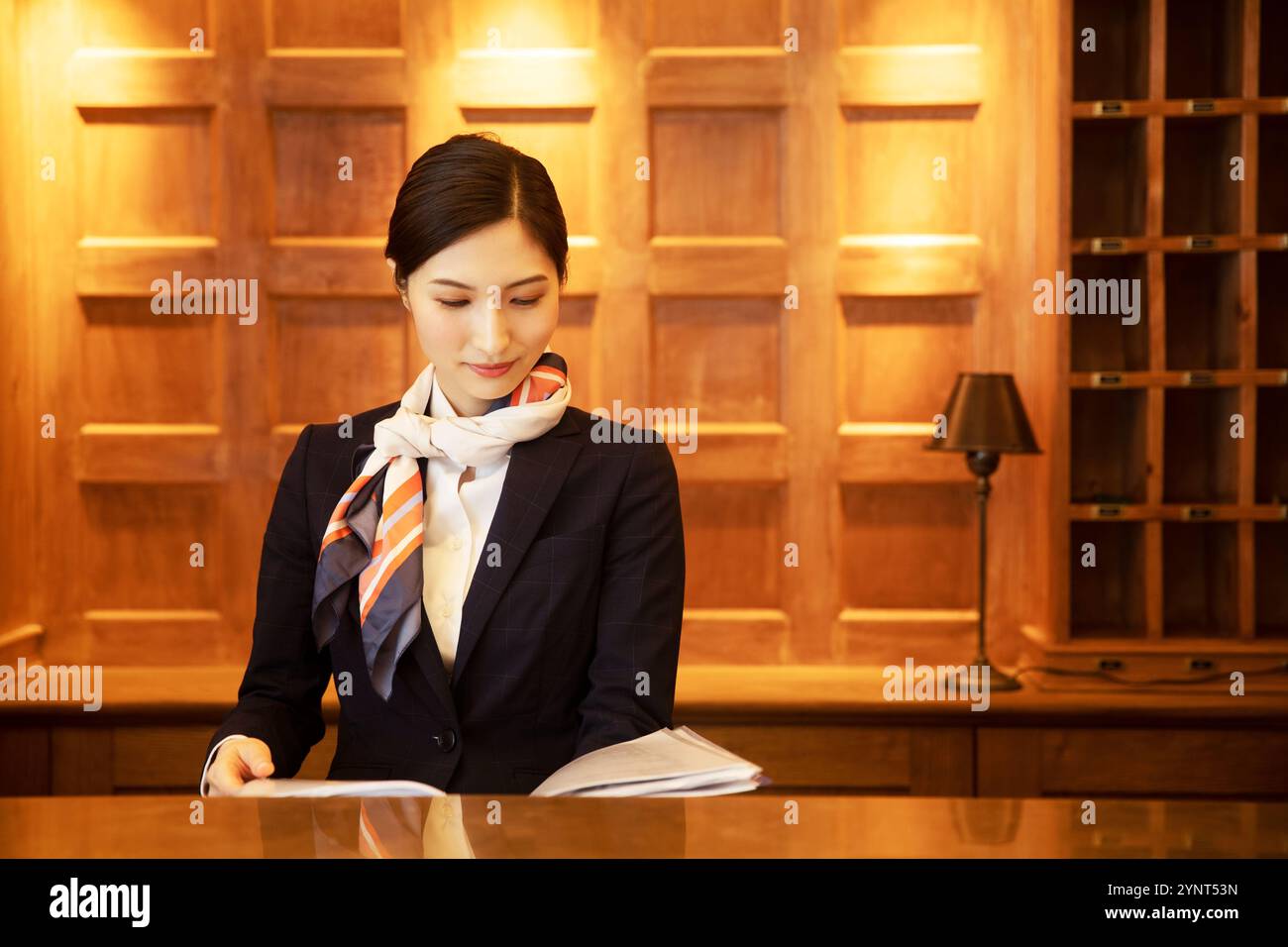 Woman check in desk hi-res stock photography and images - Alamy