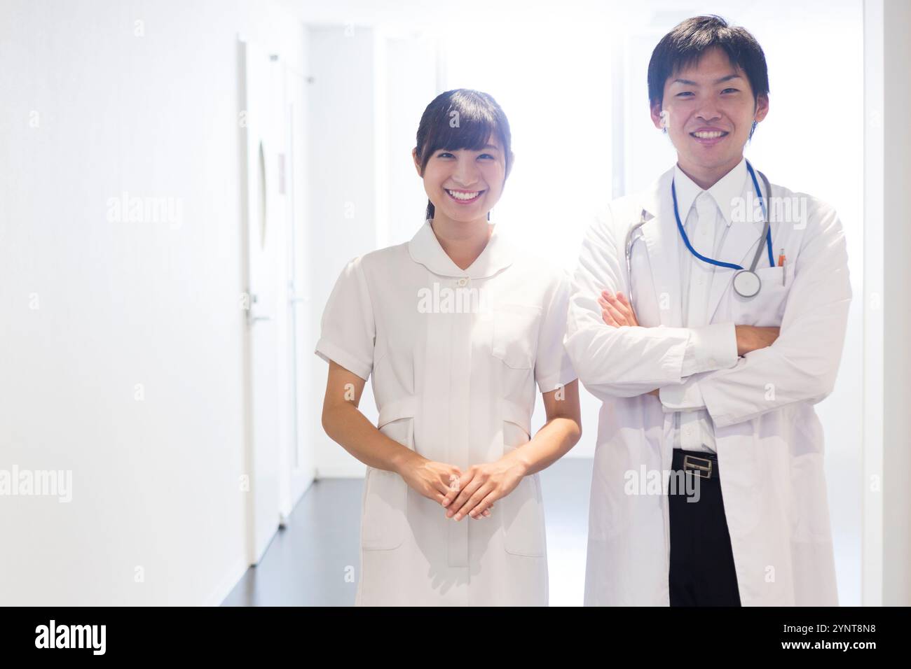 Female facing forward hi-res stock photography and images - Alamy