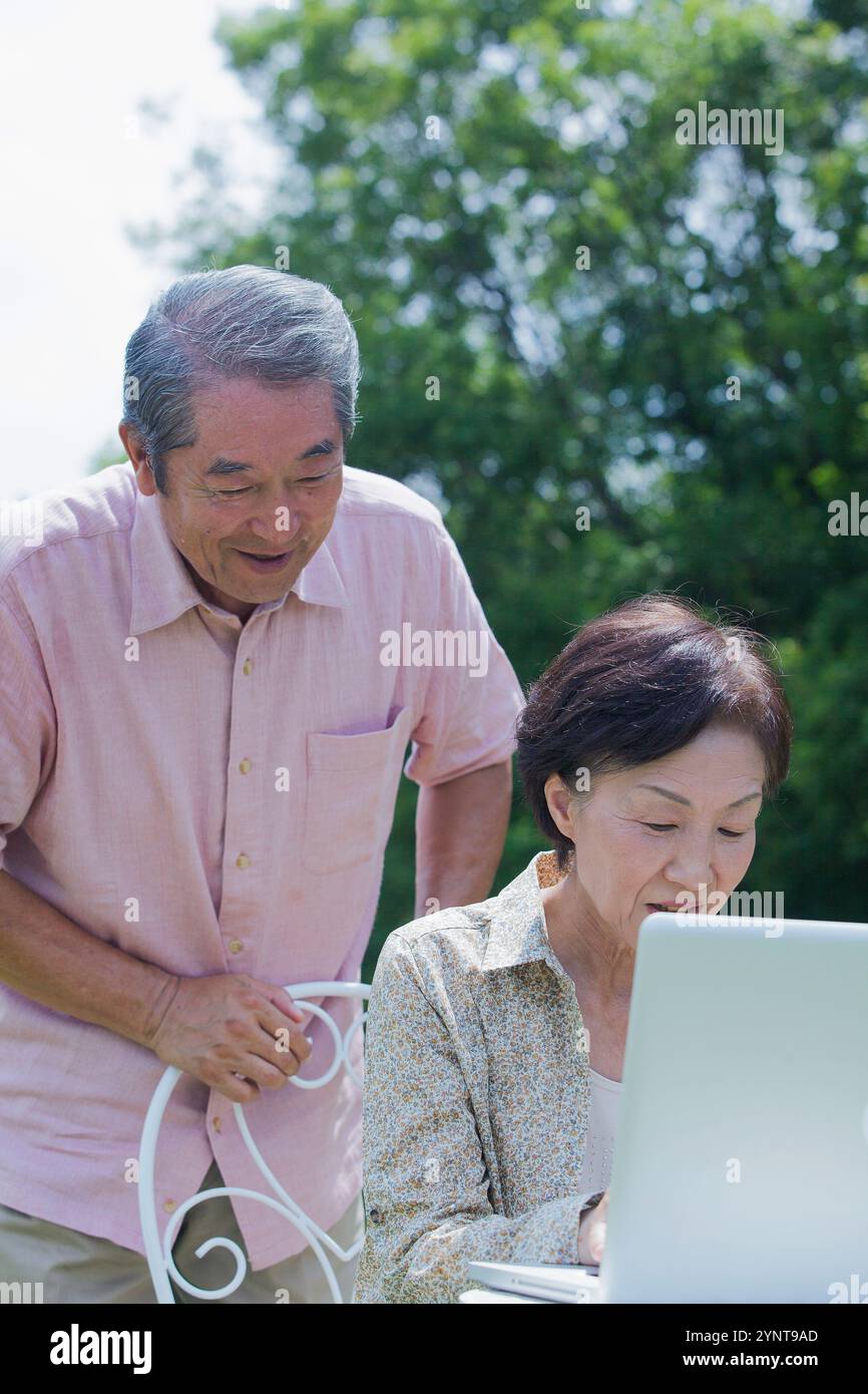 Senior citizen playing computer hi-res stock photography and images - Alamy