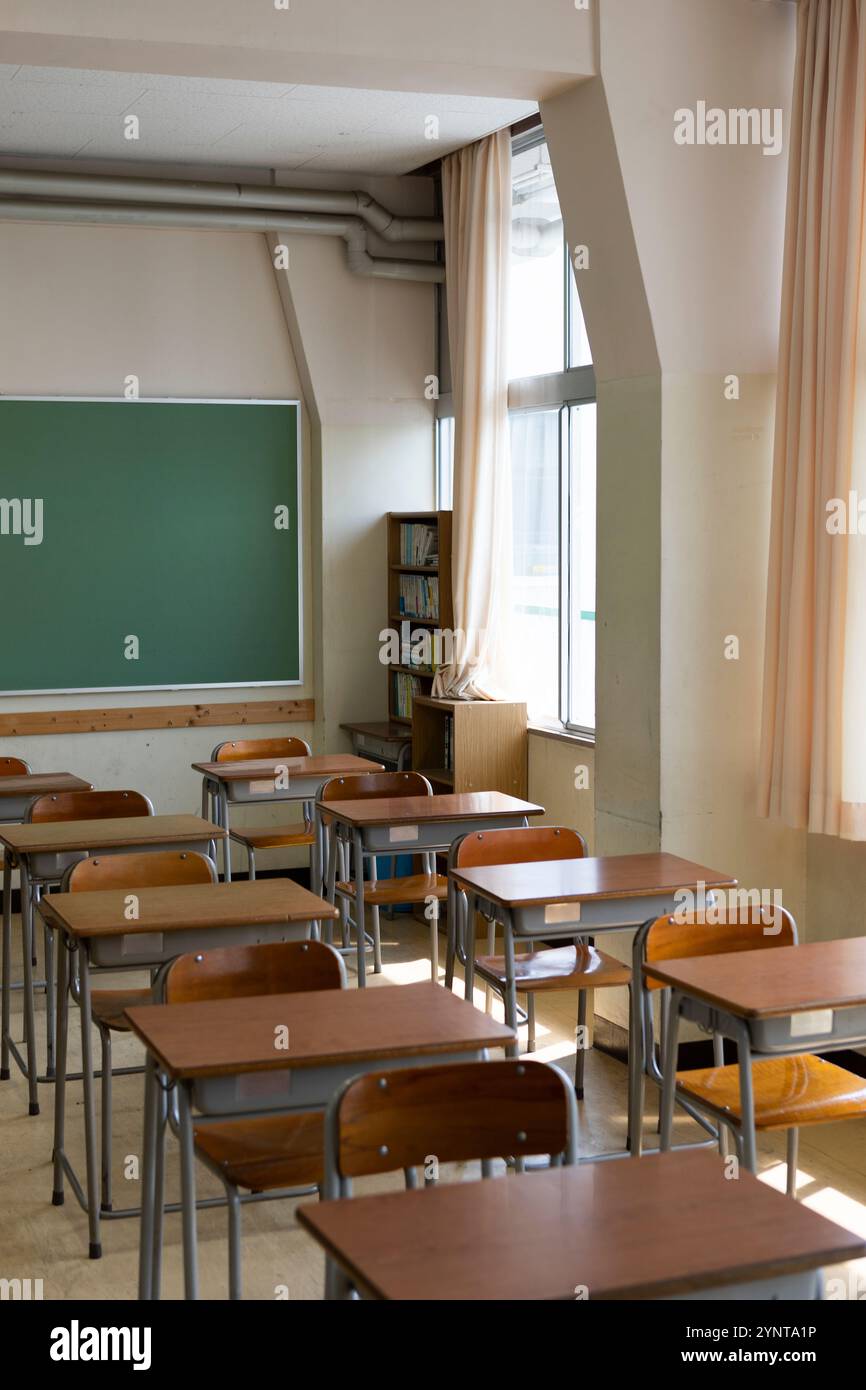 Empty classroom summer hi-res stock photography and images - Alamy