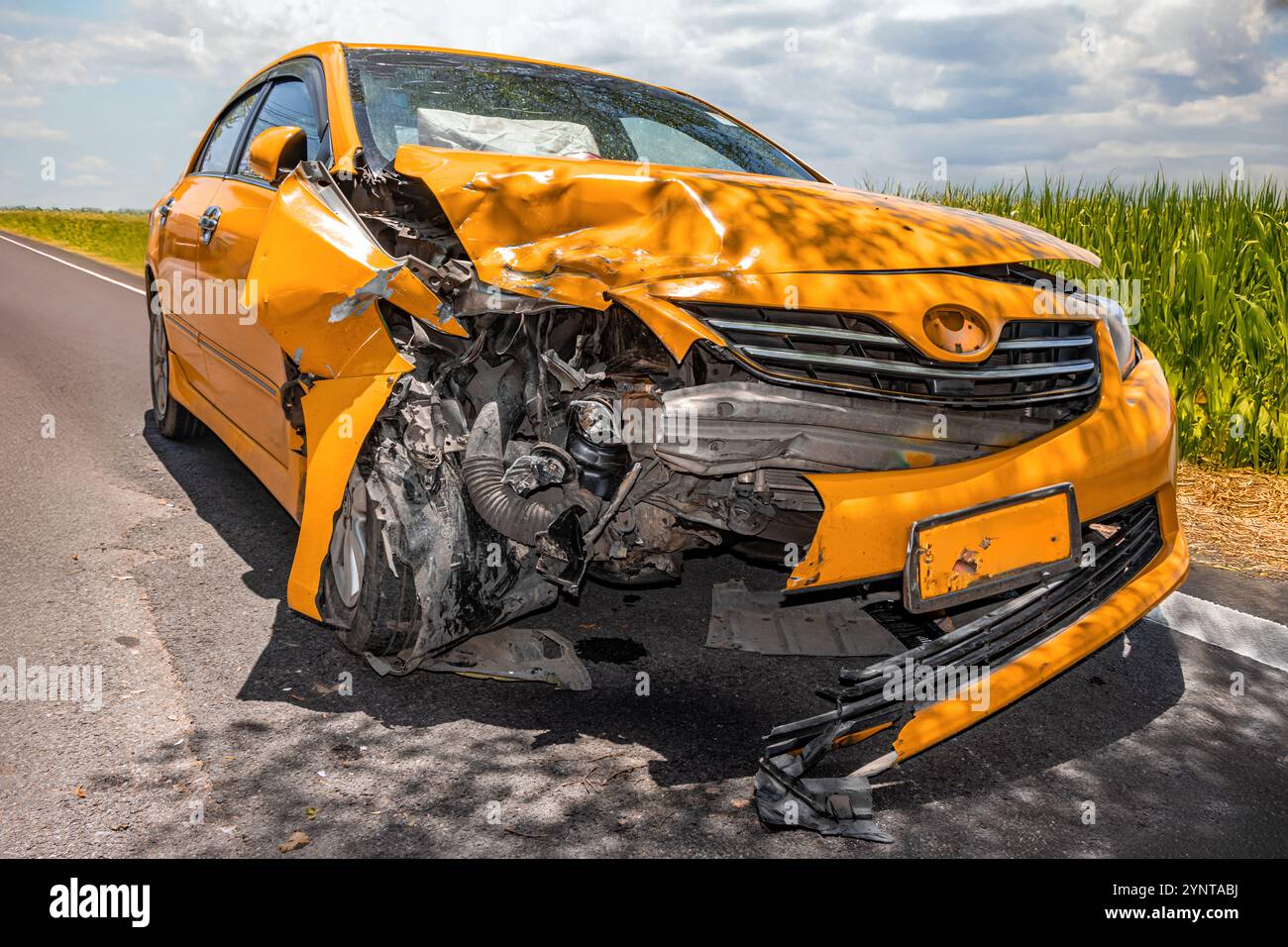 Car crash accident damaged on hi-res stock photography and images - Alamy