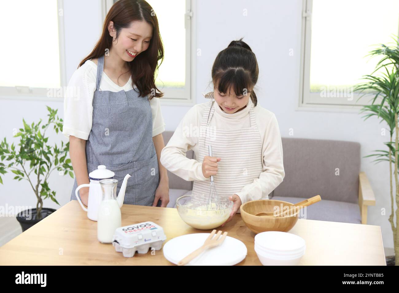 Parent and child cooking Stock Photo - Alamy