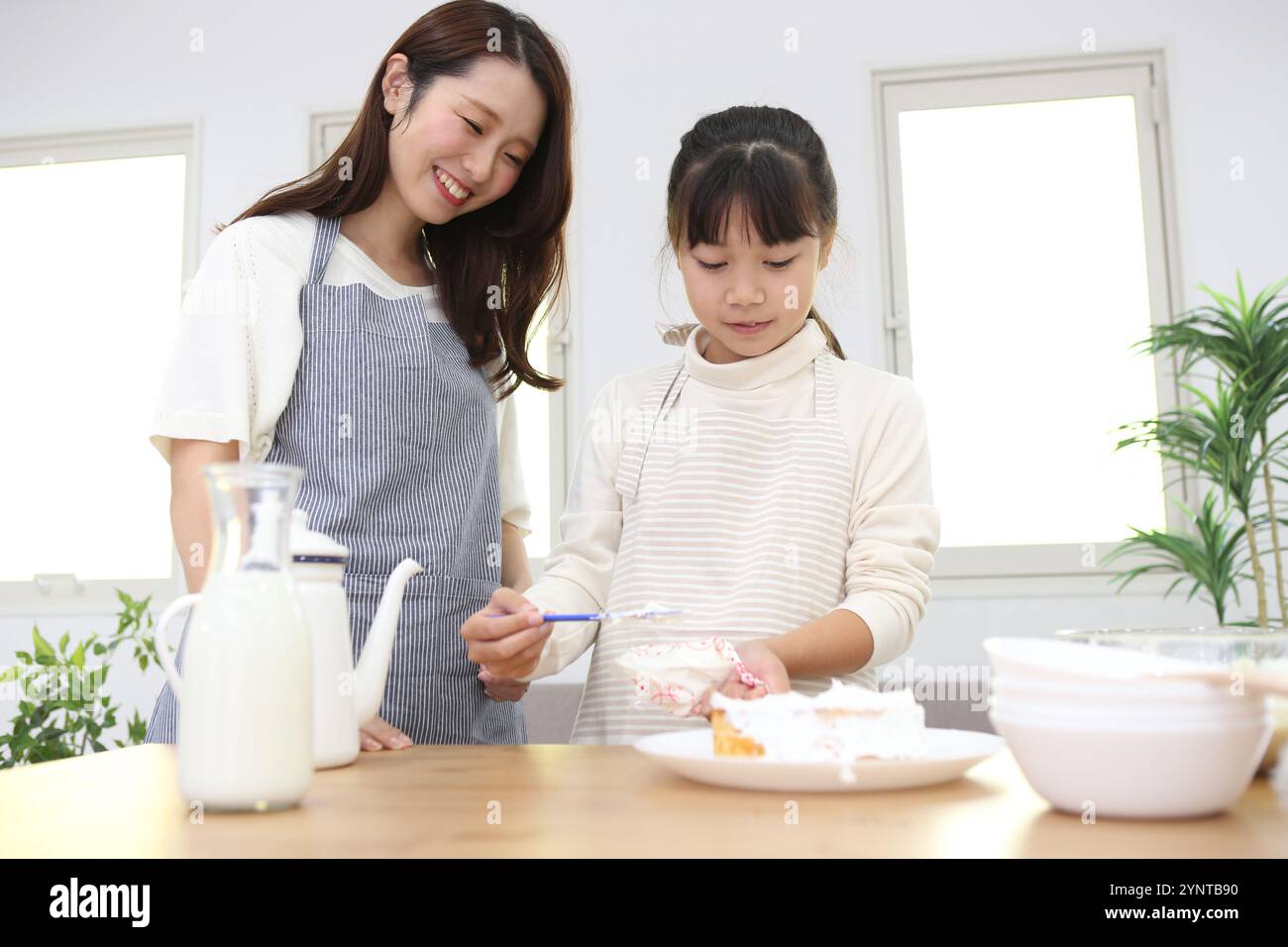 Parent and child cooking Stock Photo - Alamy