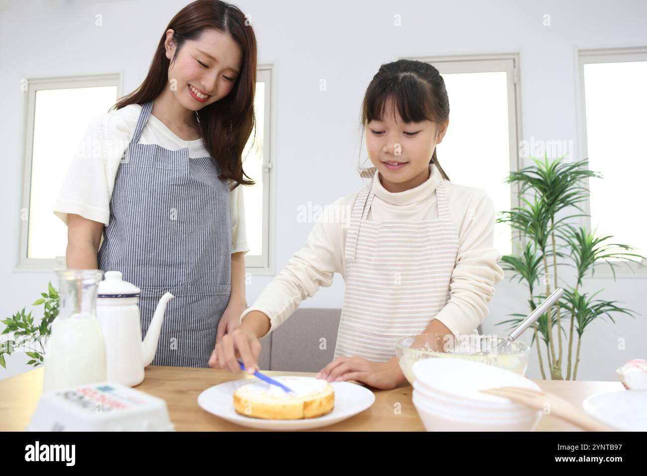 Parent and child cooking Stock Photo - Alamy