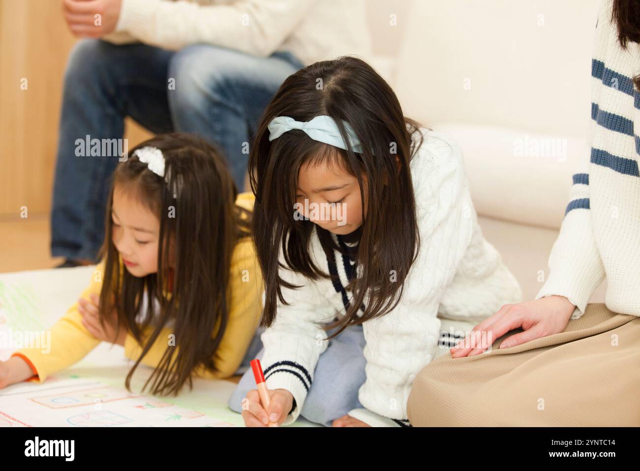 Children drawing house family hi-res stock photography and images - Alamy