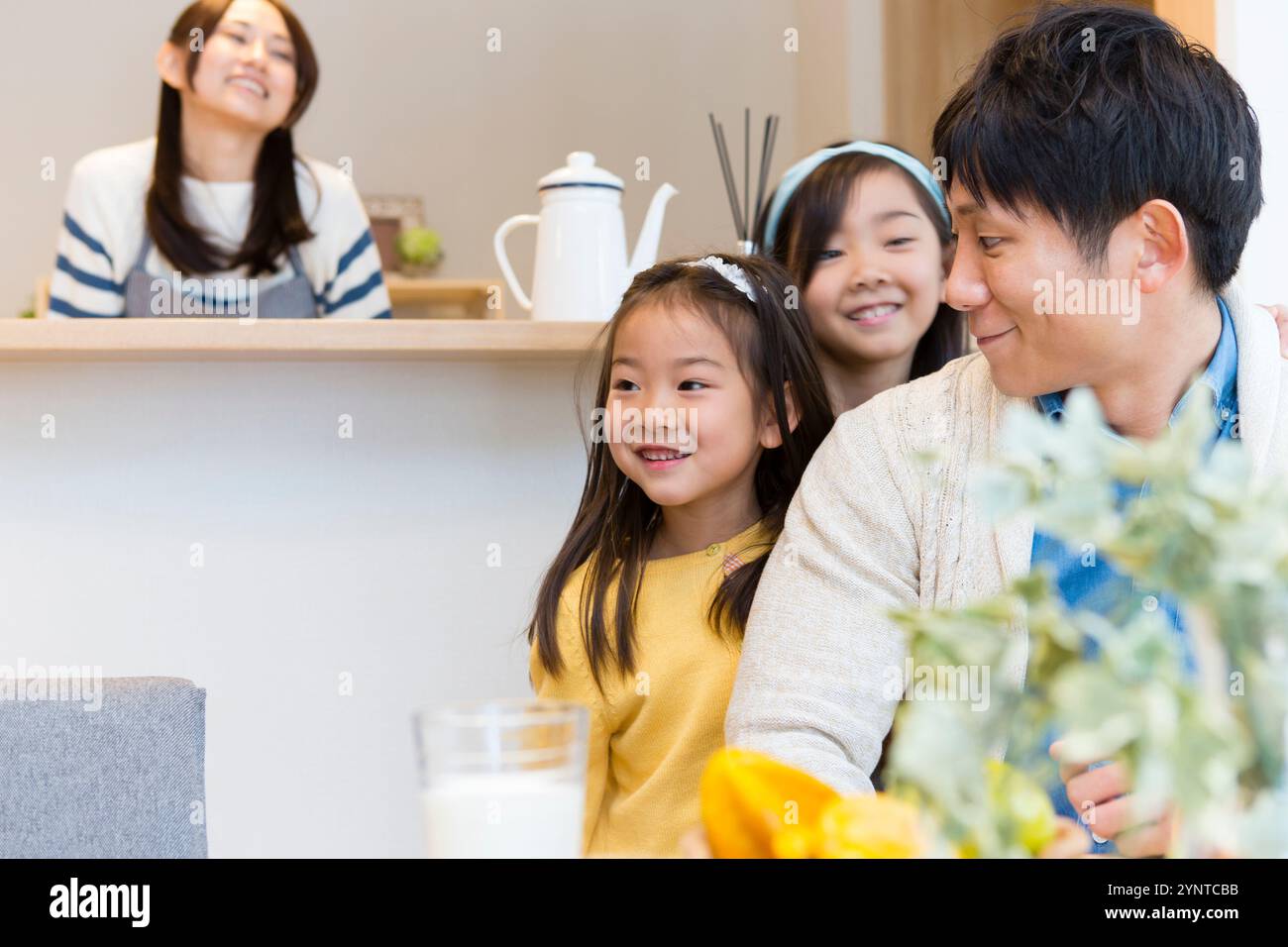 Child dining scene hi-res stock photography and images - Alamy