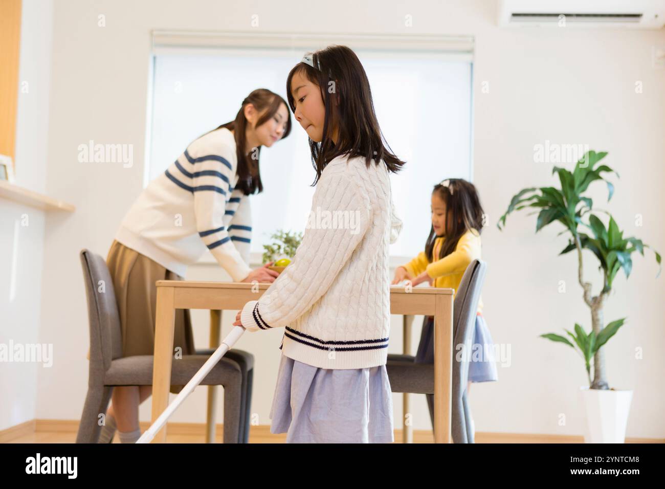 Children helping out Stock Photo - Alamy