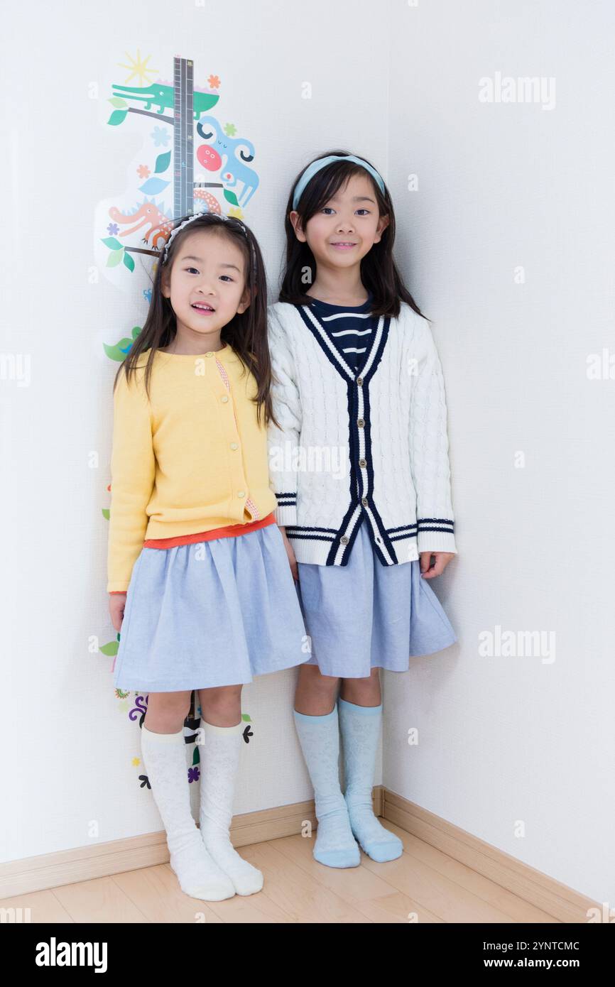 Children in back-to-back comparison Stock Photo - Alamy