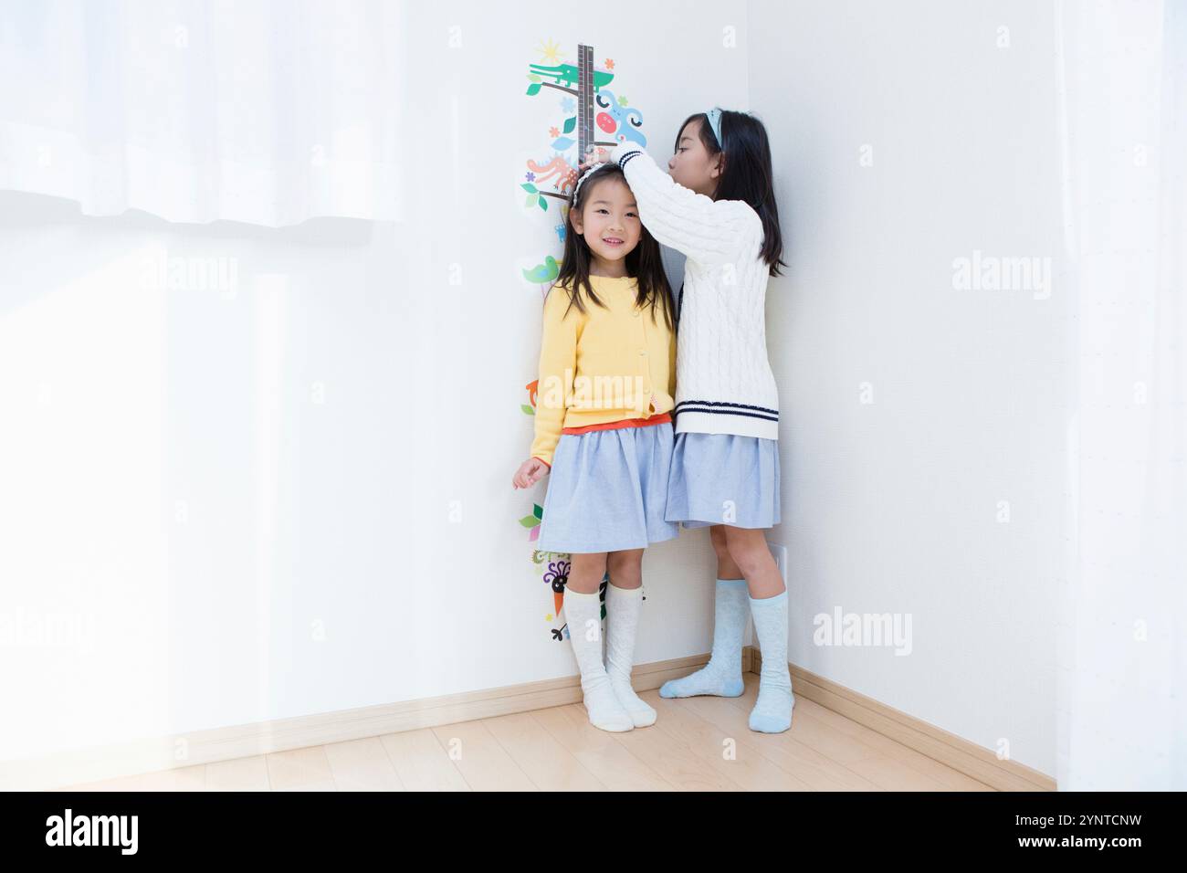 Children in back-to-back comparison Stock Photo - Alamy