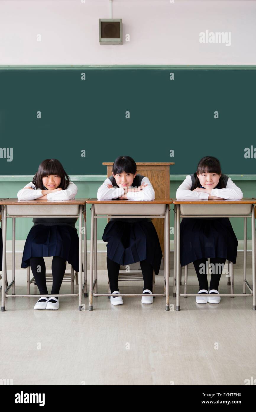 Girls sitting in a row hi-res stock photography and images - Alamy