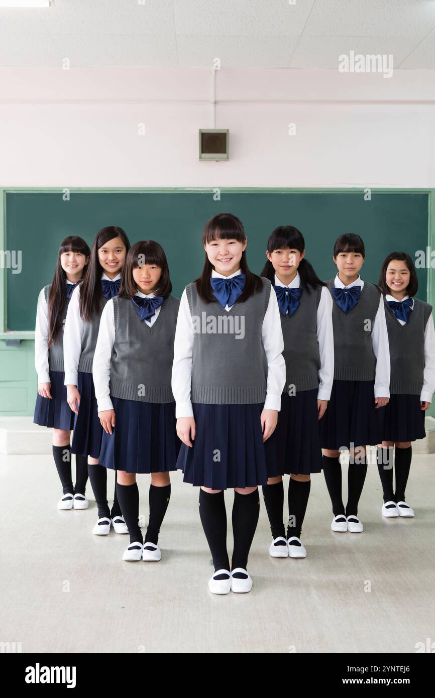 School girls standing in a line hi-res stock photography and images - Alamy