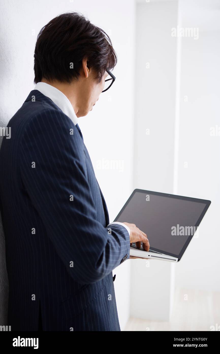 Man holding laptop computer Stock Photo - Alamy