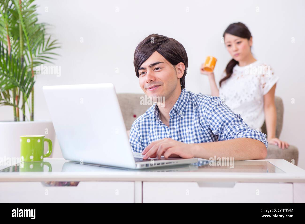 Man on computer hi-res stock photography and images - Alamy
