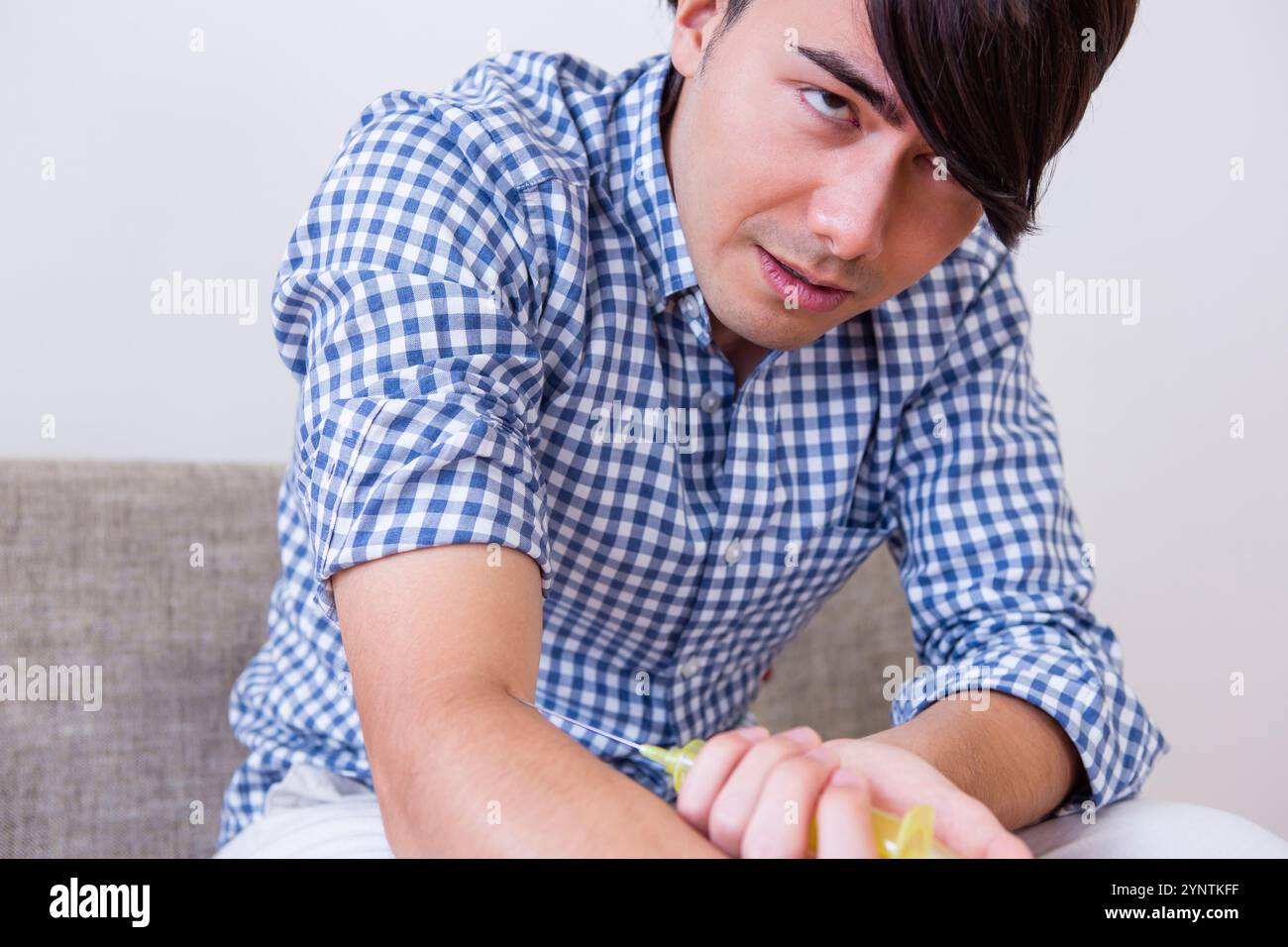 Man giving an injection Stock Photo - Alamy