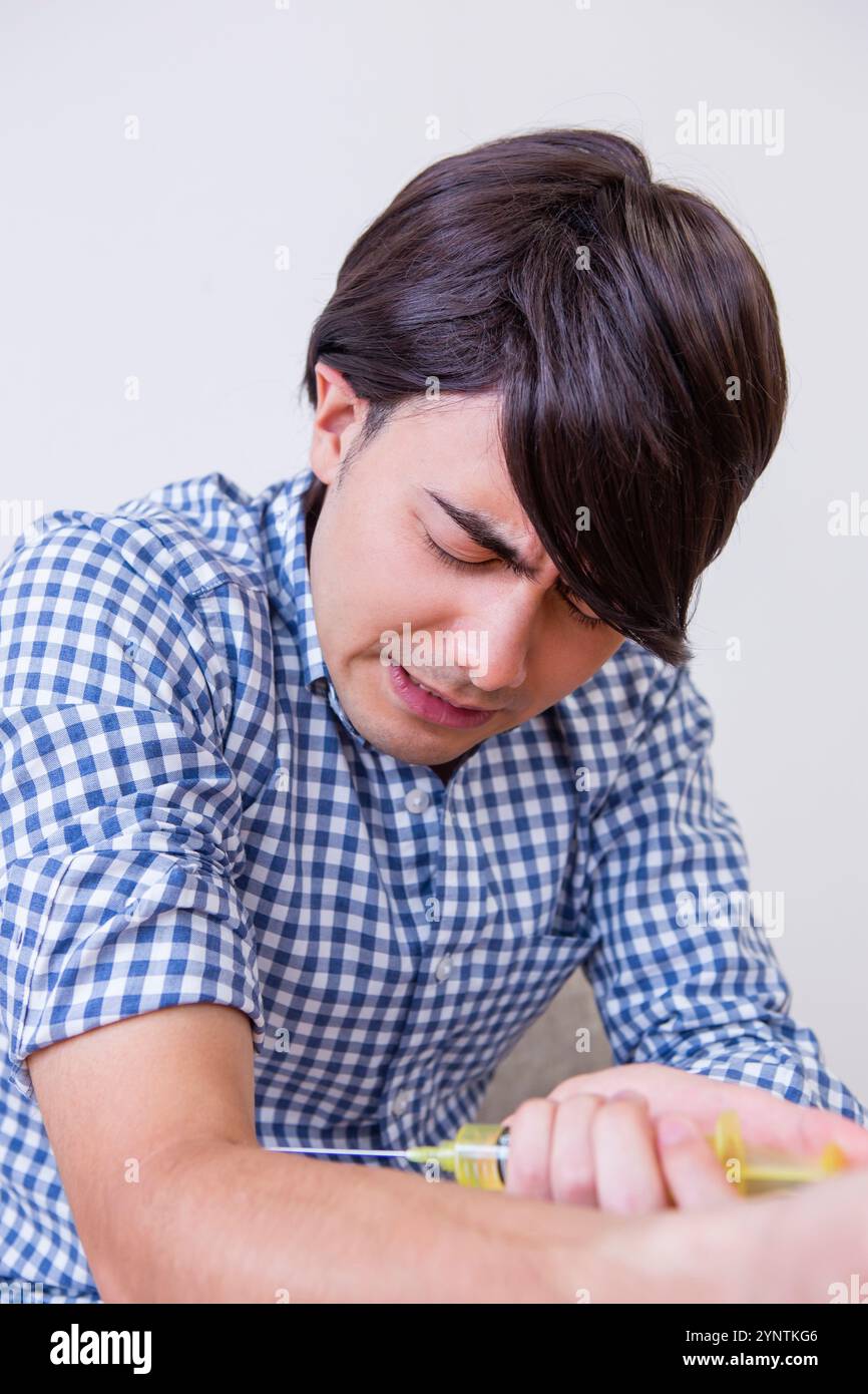 Man giving an injection Stock Photo - Alamy