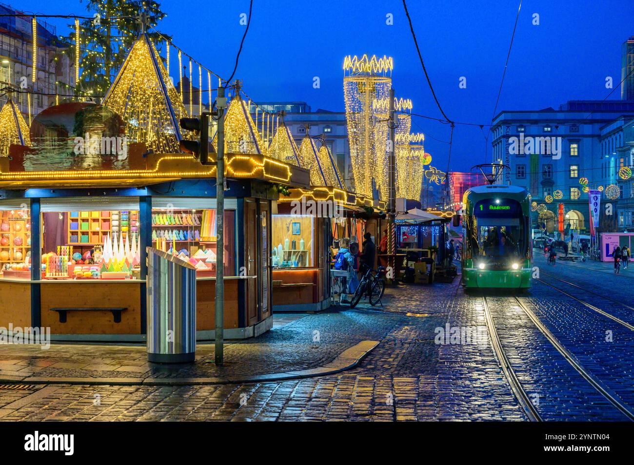 Linz, Austria, 26 nov 2024, streetcar passing by the advent market on ...
