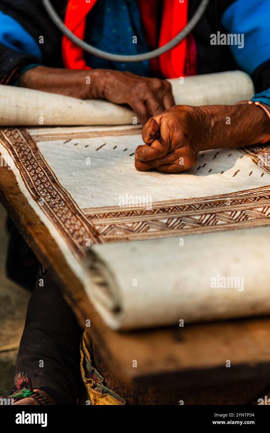 Linen weaving - traditional cultural beauty of Mong people in Ha Giang ...