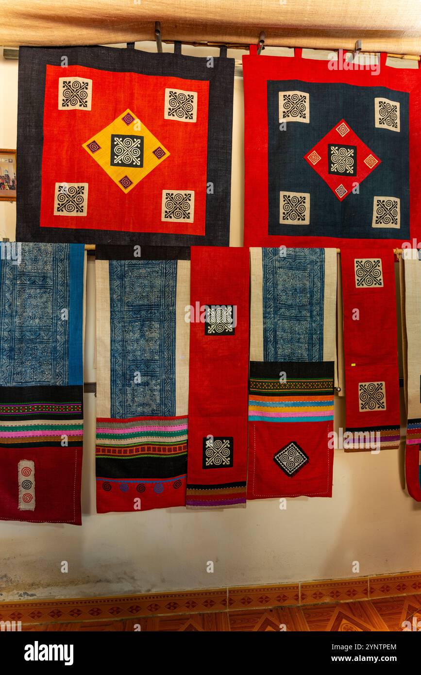 Linen weaving - traditional cultural beauty of Mong people in Ha Giang ...