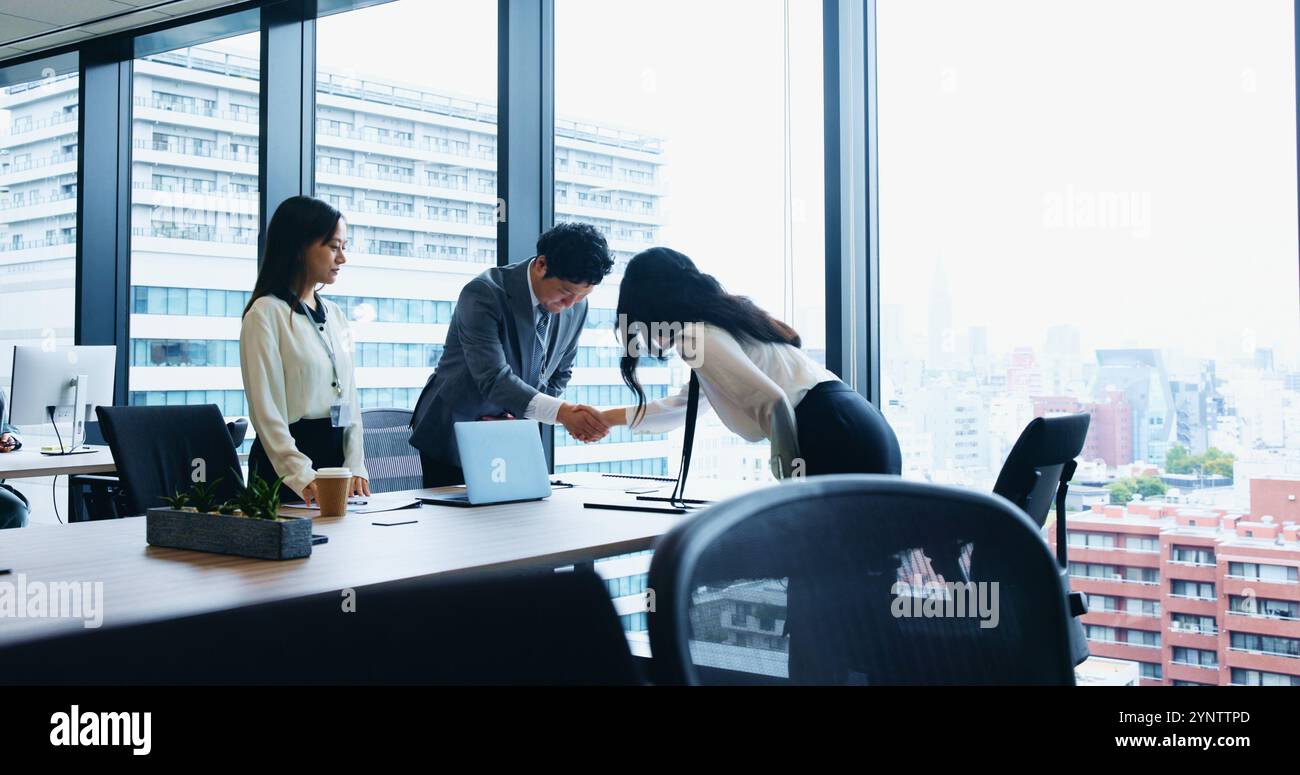 Japanese bow handshake hi-res stock photography and images - Alamy