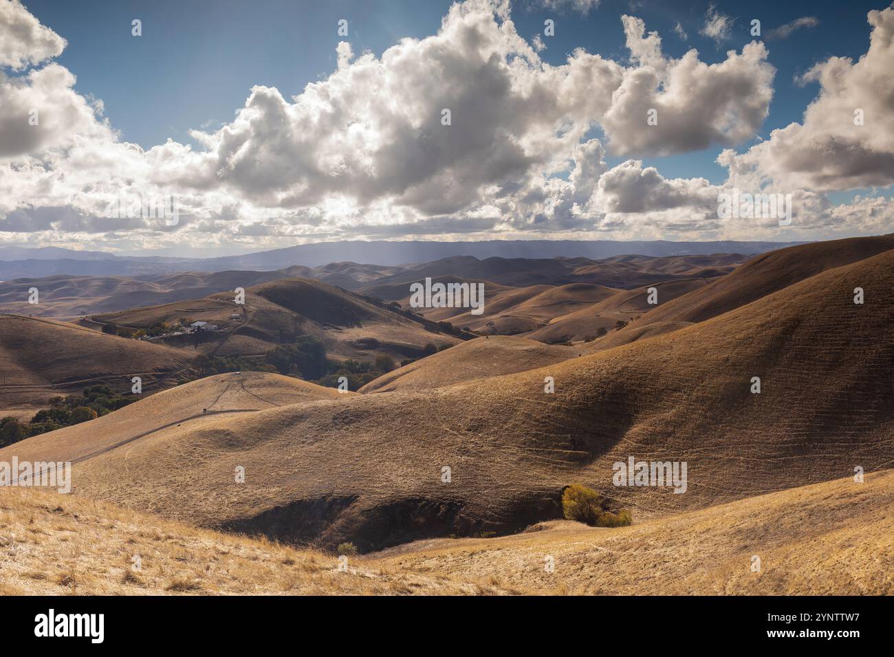 Dramatic shadows rolling hills hi-res stock photography and images - Alamy